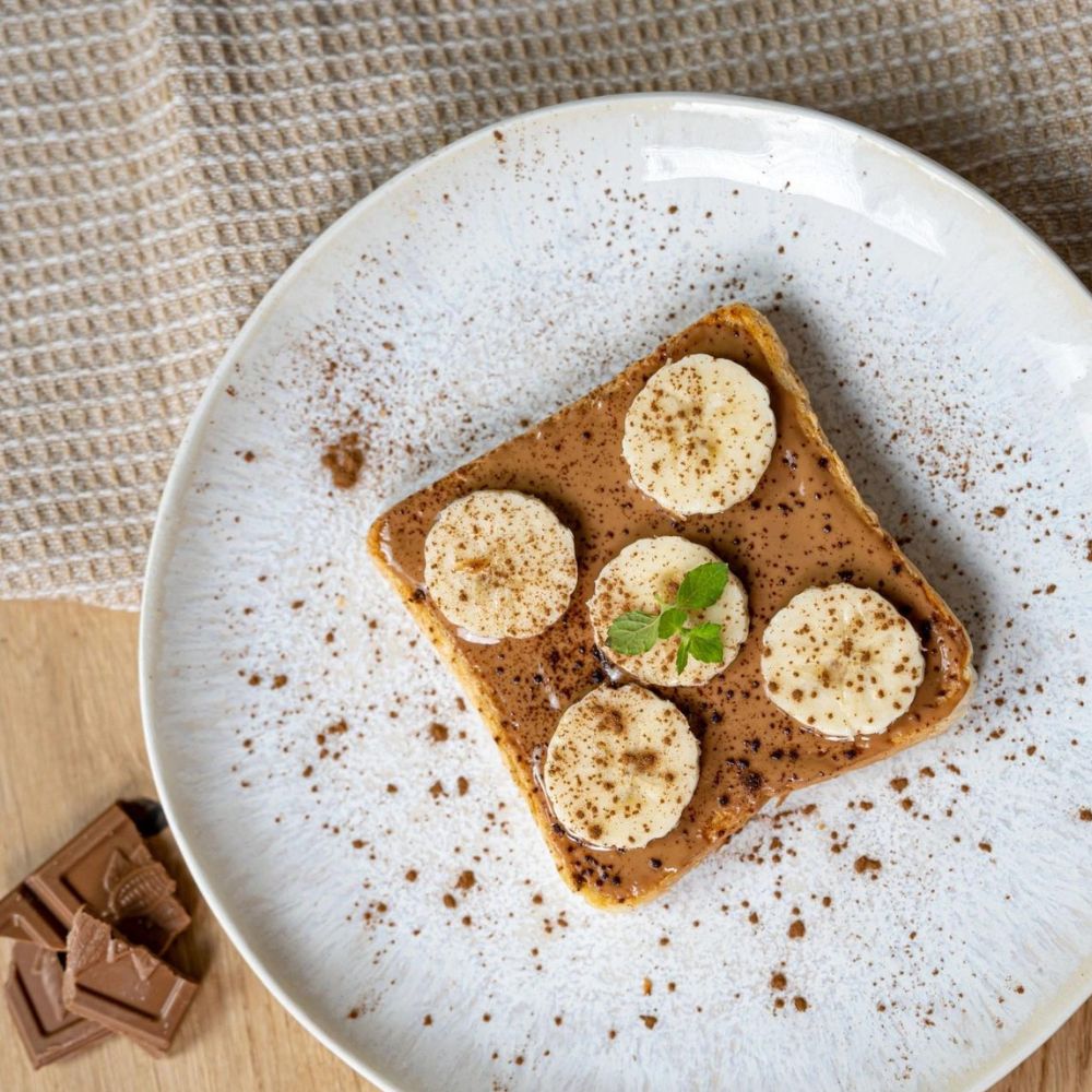 Toust s arašídovým krémem a mléčnou čokoládou - BrainMarket.cz
